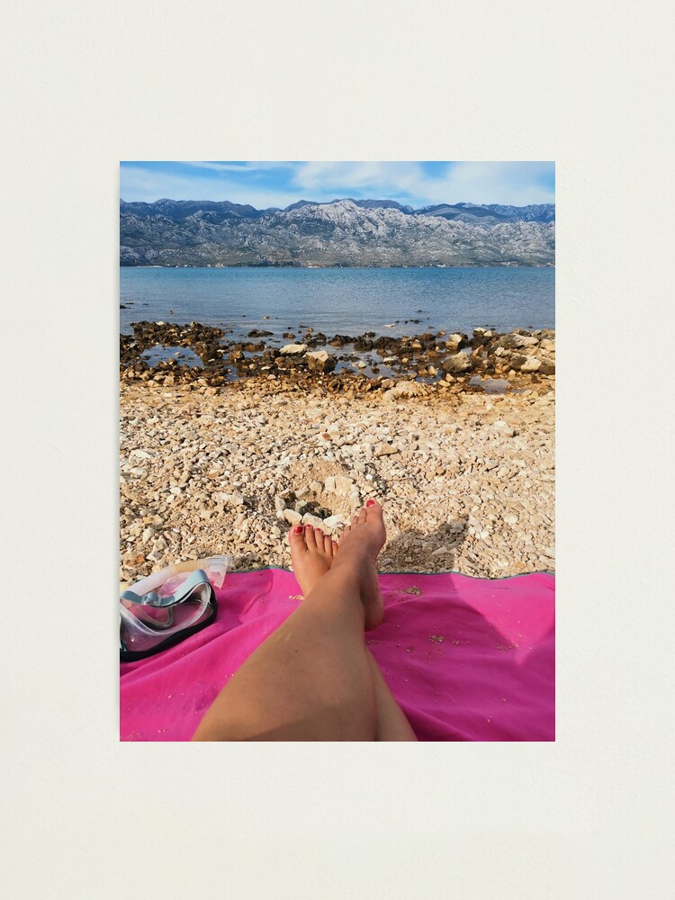 "Feet up, relaxation by the sea, soles and toes, feet model ...