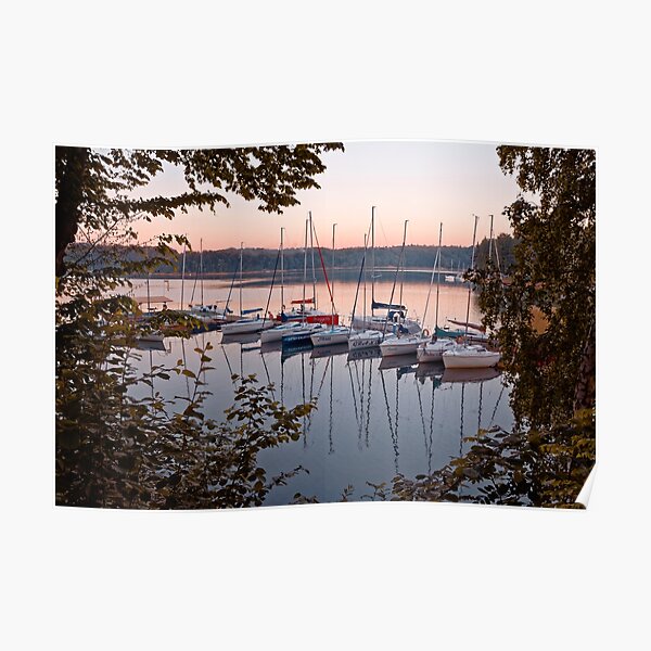 Póster «Impresionante puesta de sol en la bahía del lago Solina» de ...