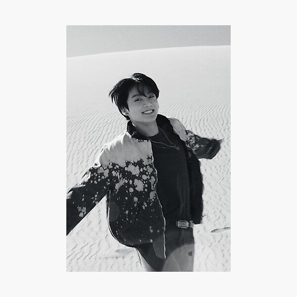 Impression photo « Jungkook Smiling Yet To Come Euphoria 2022 BTS Proof ...