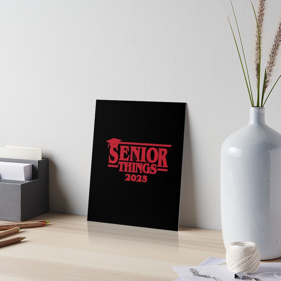Lámina rígida «Senior Things 2023 Shirt, Stranger Things Shirt, Funny ...