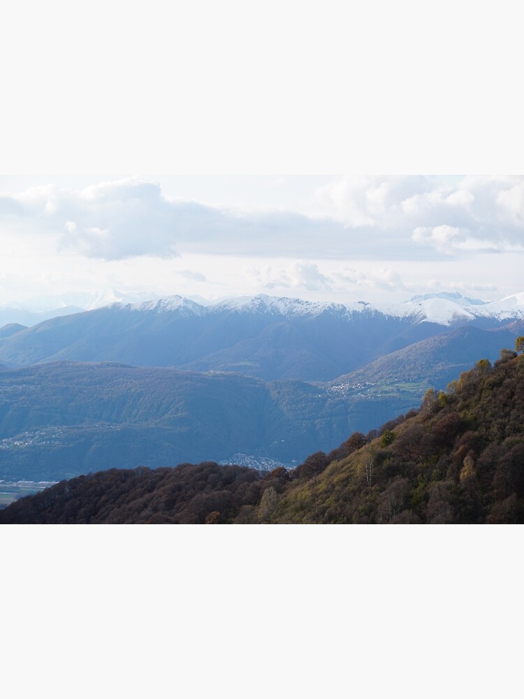 Póster «Hermosa cordillera de nieve blanca y bosque frondoso» de ...