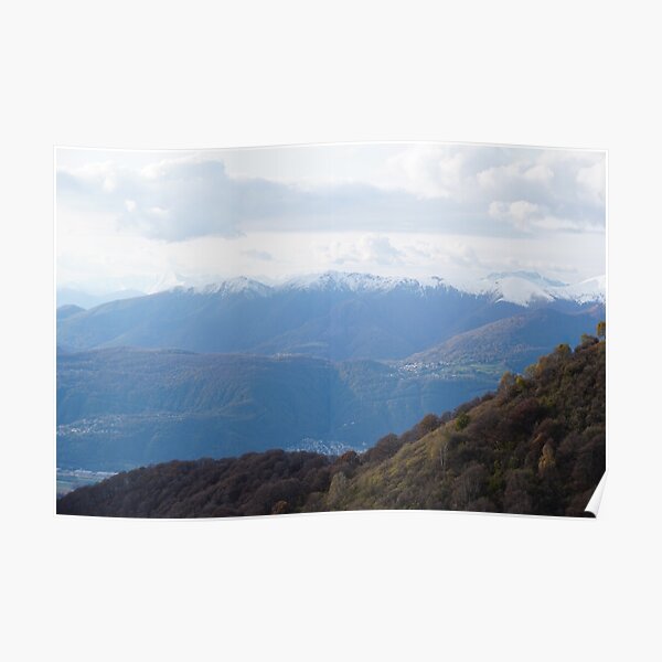 Póster «Hermosa cordillera de nieve blanca y bosque frondoso» de ...