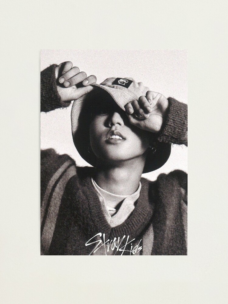 "Han Jisung black and white STRAY KIDS SKZ LOGO kpop circle signatures ...