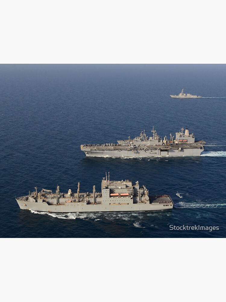 "USNS Robert E. Peary conducts a vertical replenishment with USS Bataan ...