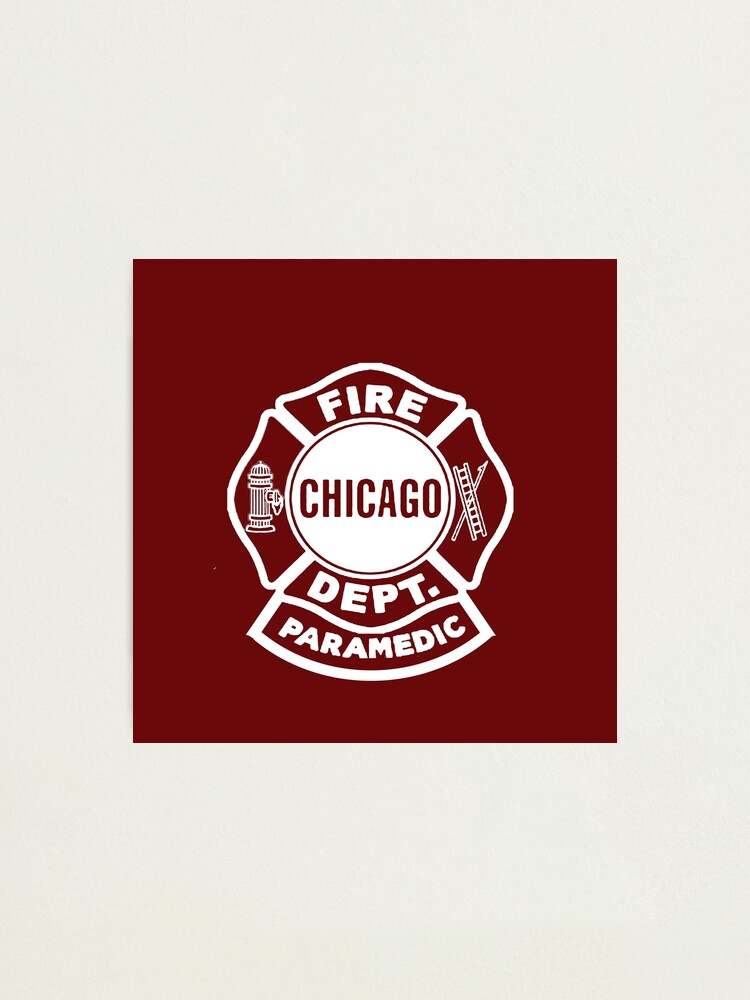 Lámina fotográfica «Chicago Fire Paramedic White Logotipo» de thebyouzy ...