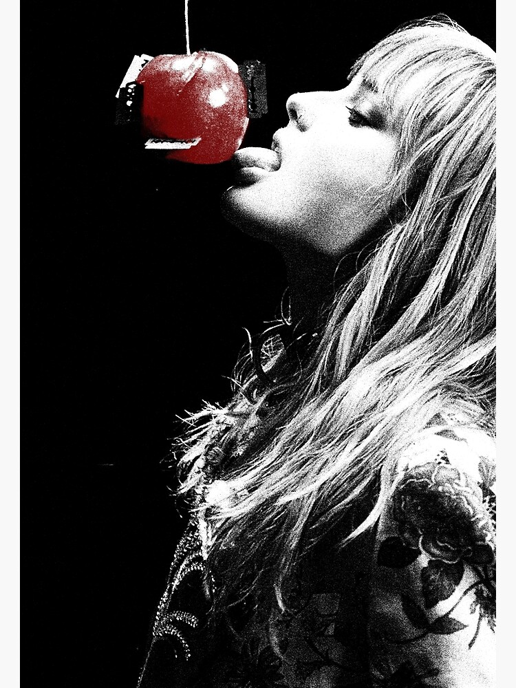 "Victoria De Angelis Apple Maneskin Band Italy Maneskin Victoria ...