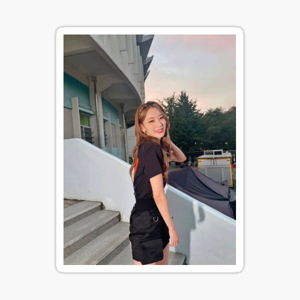 "LE SSERAFIM" Sticker for Sale by kmixx | Redbubble