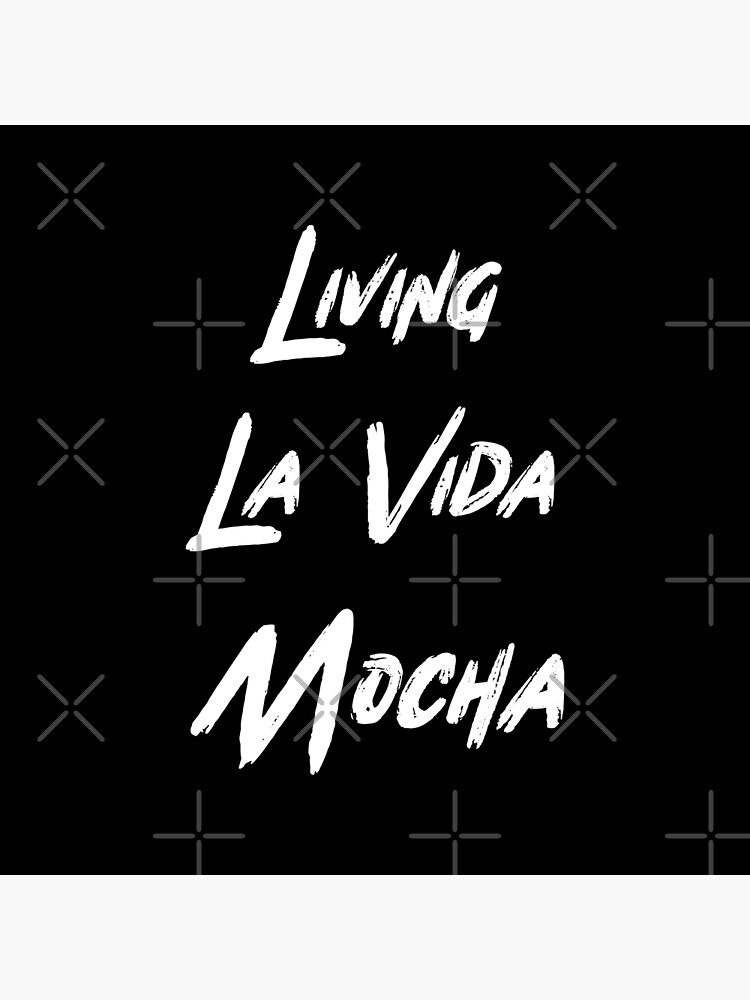 "Fun Livin' La Vida Mocha Zitat in weißer Pinselschrift | Lebendige La ...