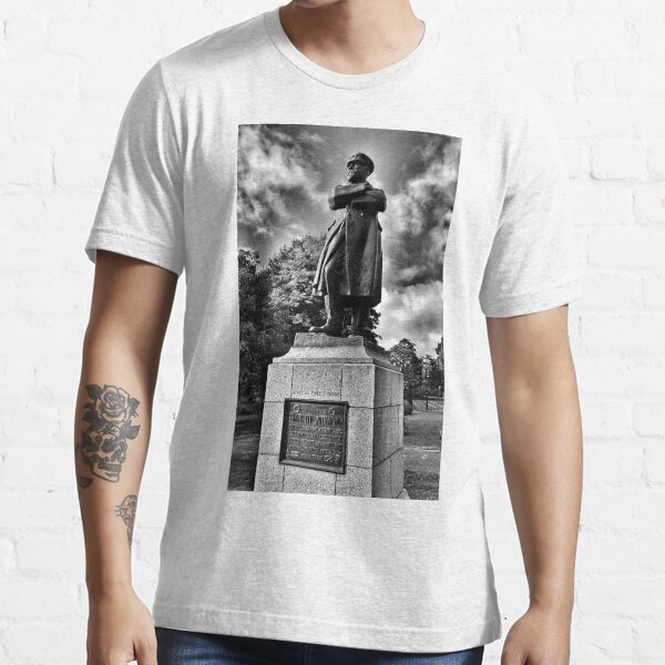 "Titanic Captain Statue " T-shirt for Sale by SallyHammond | Redbubble ...