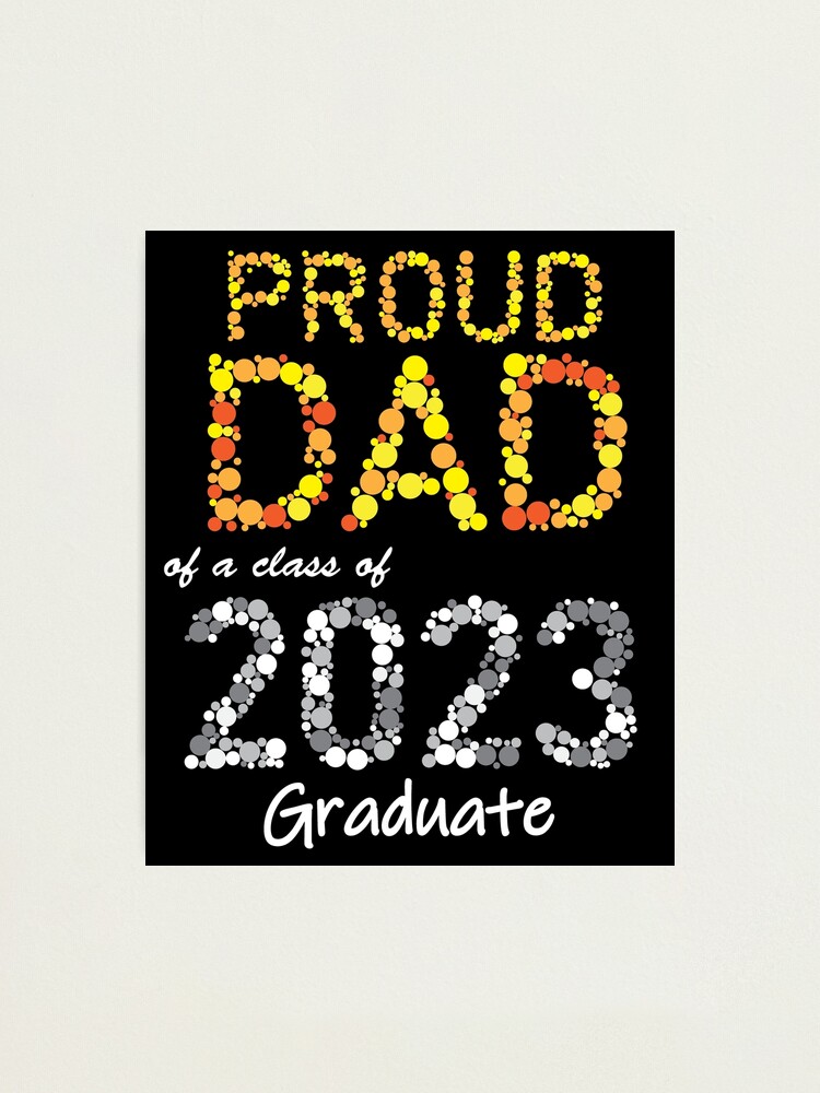 Lámina fotográfica «Orgulloso papá de un graduado de la clase 2023» de ... Lámina fotográfica «Orgulloso papá de un graduado de la clase 2023» de ...
