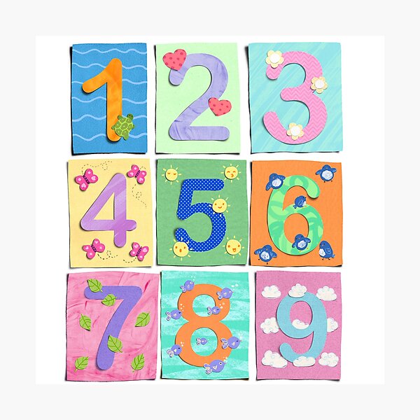 Lámina fotográfica «Collage de números de papel recortado 1-9» de ...