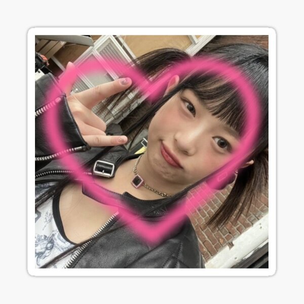 "hanni pink heart selca" Sticker for Sale by krystxllx | Redbubble