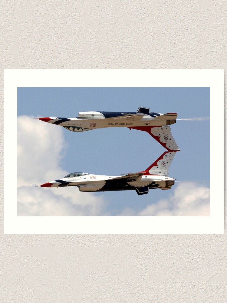 "U.S. Air Force Thunderbirds Airshow stunt flying display inverted ...