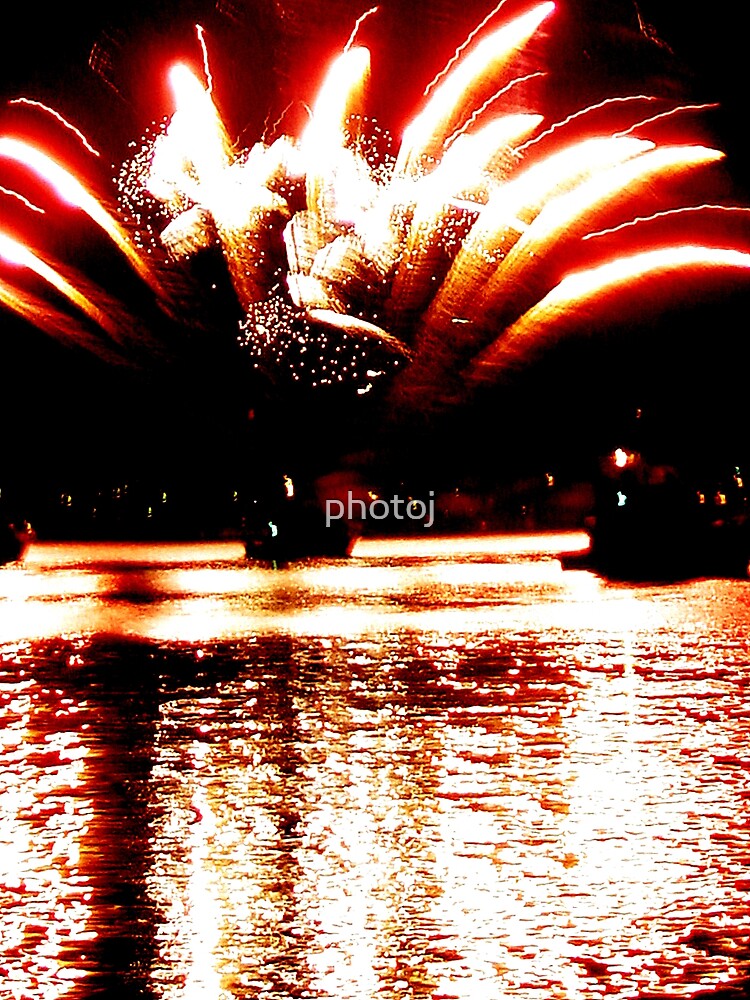 "photoj Tas, Hobart New Year Fireworks " by photoj | Redbubble