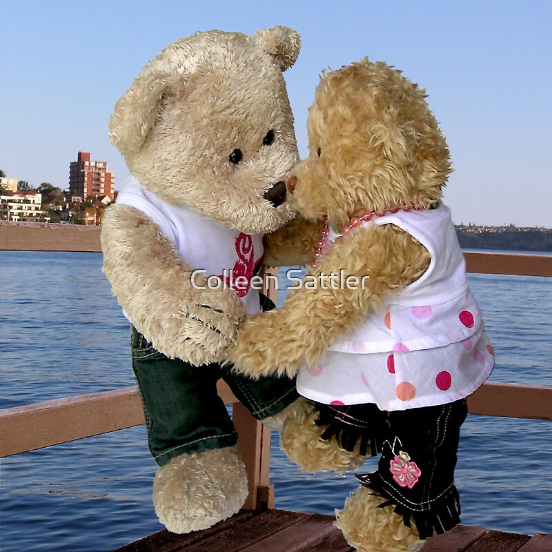 "Kissing bears" by Colleen Sattler | Redbubble