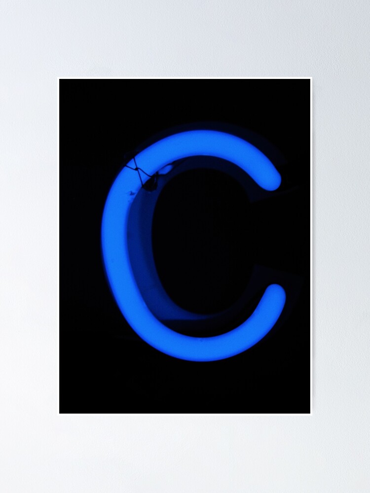 Póster «Fotografía del alfabeto de la letra C en neón azul» de ...