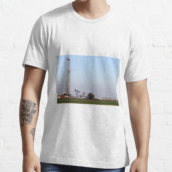 "land oil and gas drilling rig and pump jack in oilfield " T-shirt for ...