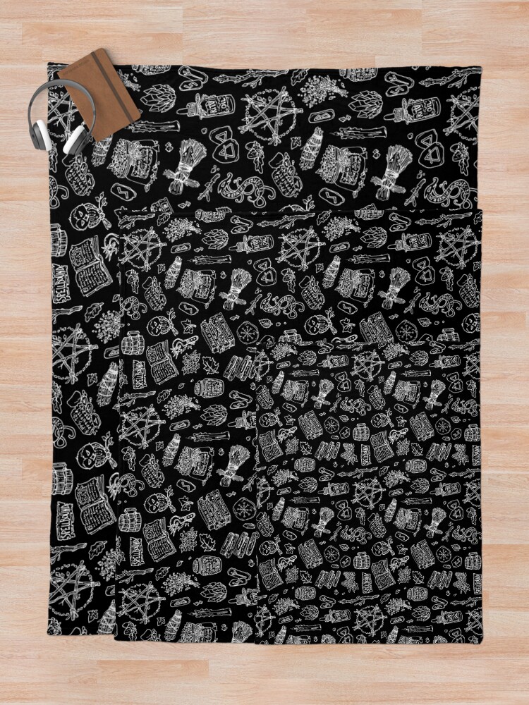 "Black witch - Dark pagan witches druids essential gothic goth" Throw ...