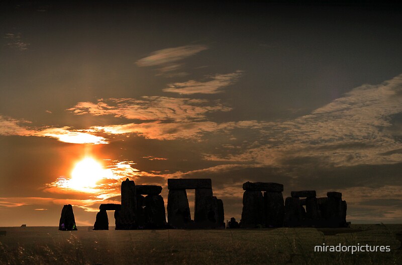 "Sunset Over Stonehenge, England, The Stone Age Landmark Comes Alive ...